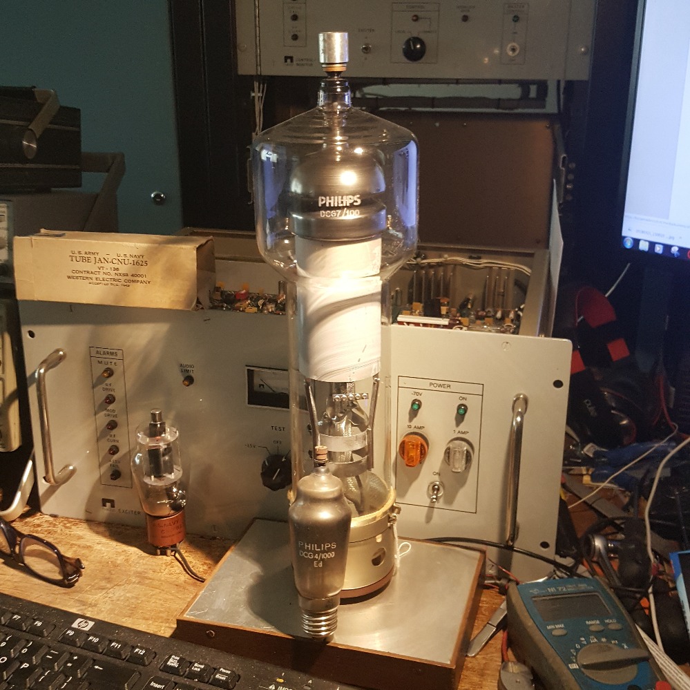 Philips MG zender KFSH 075 uit de 40er jaren - Buizenradioclub forum ...